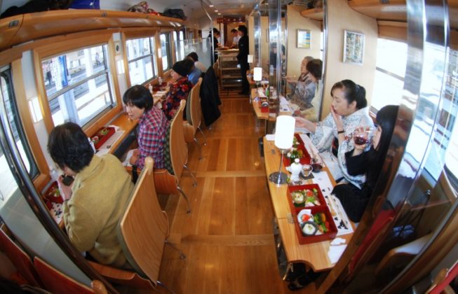 Restaurant Train: Rokumon from Nagano to Karuizawa - WAttention.com