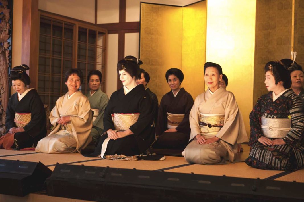 What do traditional geisha entertainers do? - WAttention.com